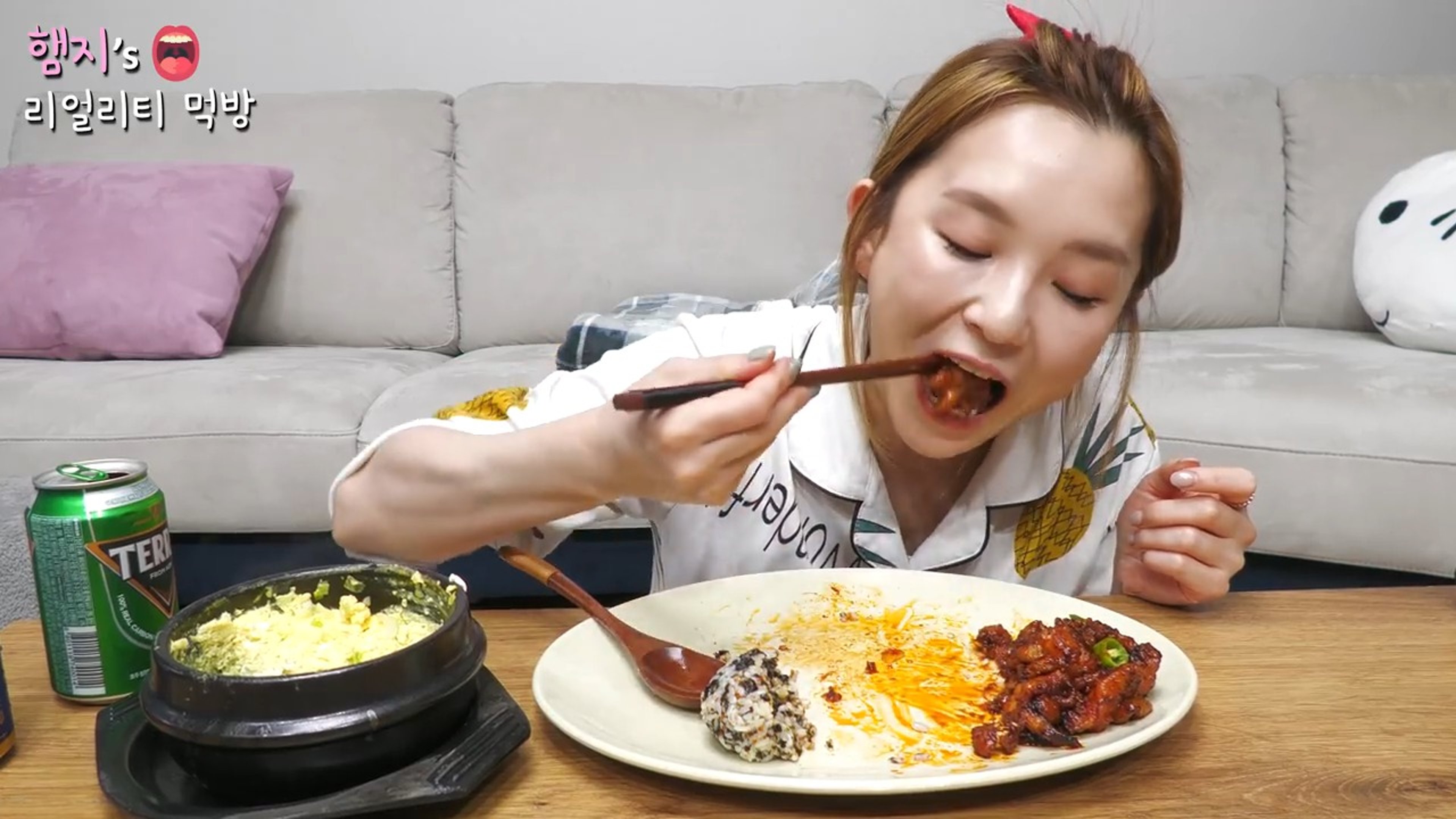 V pasti mukbangu: hladovím a sleduju lidi, kteří jedí za mě – Page Not ...