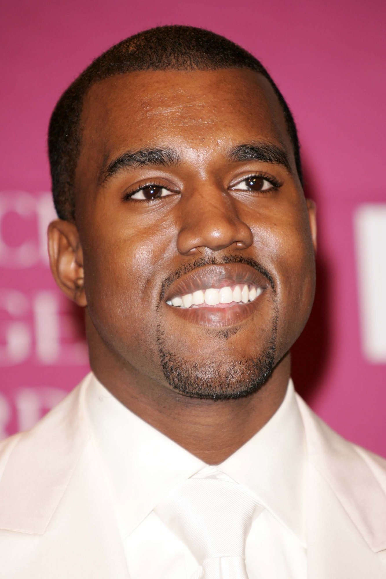 Rapper Ye místo Slovenska nakonec vystoupí v Praze | Týden.cz